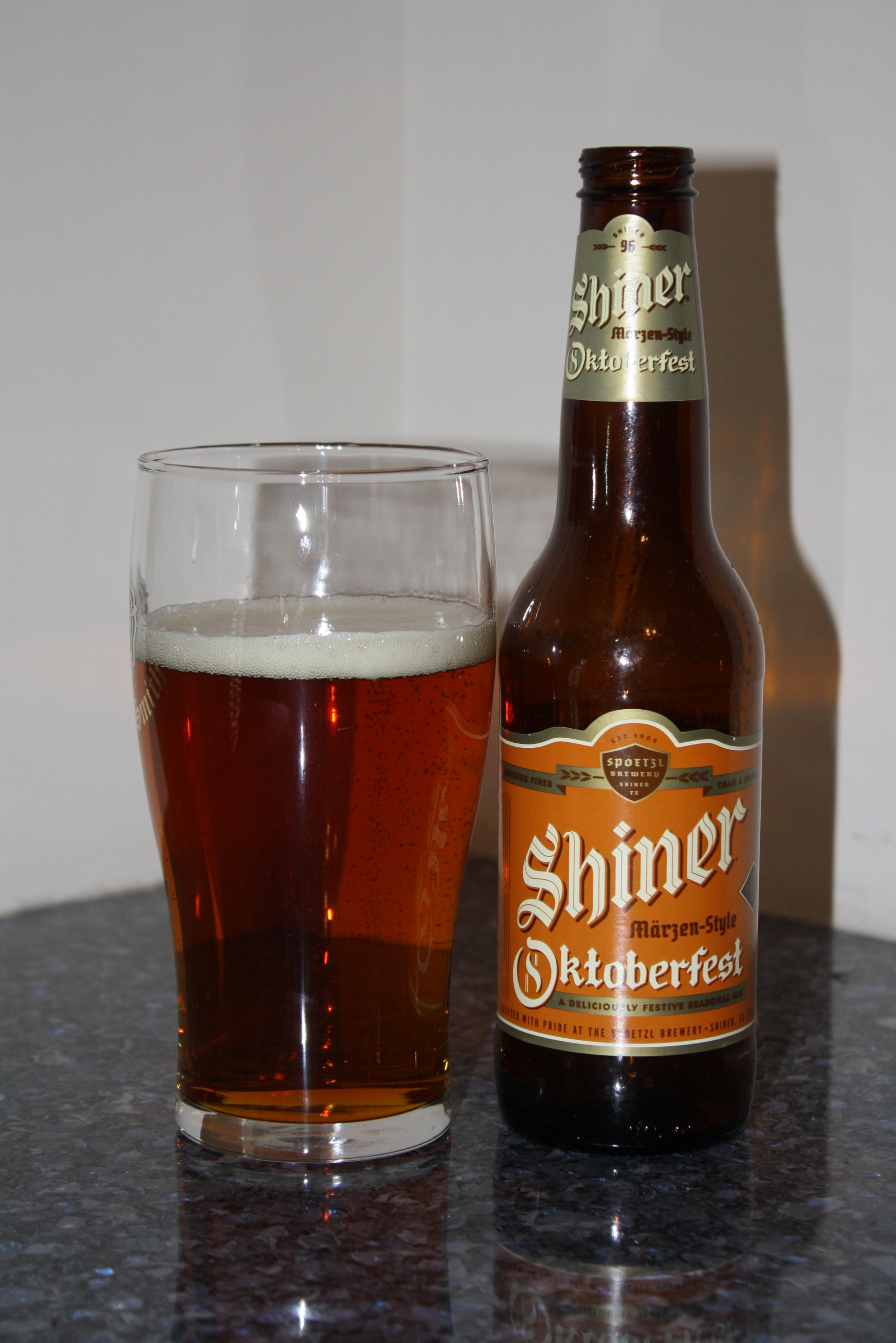 Beer Review – Shiner Oktoberfest – It's just the booze dancing…
